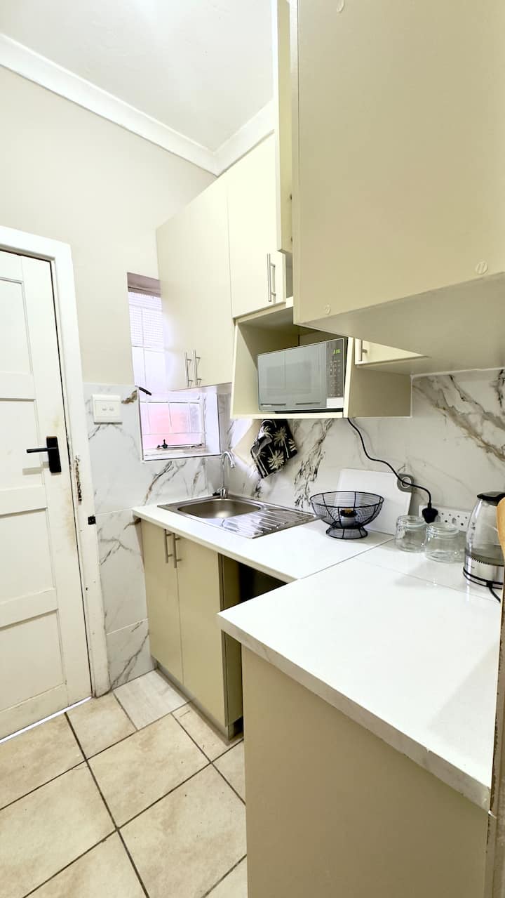 Safe Private Accommodation | Backpacker-friendly - East London