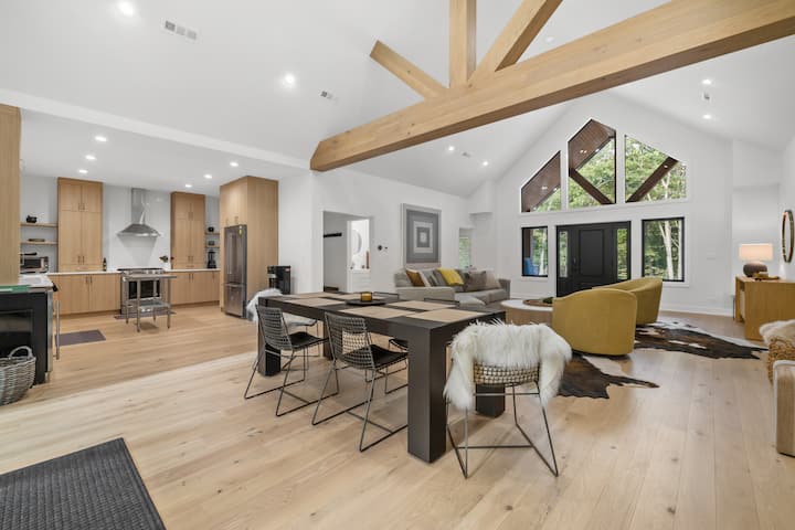 10 Acres Nature Escape, Hot Tub, Outdoor Fireplace - Lake County, IL