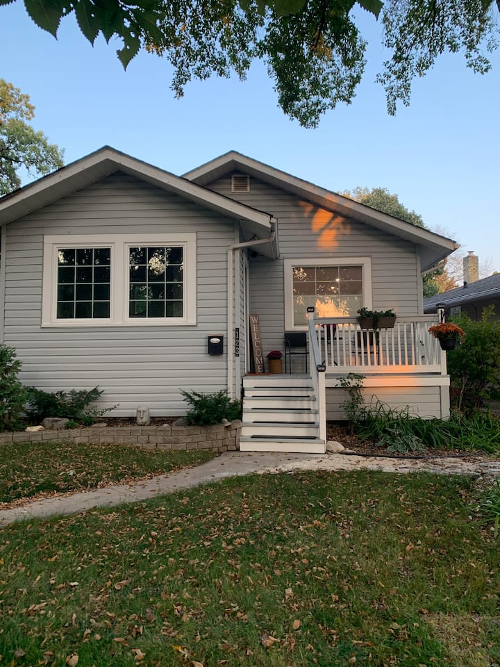 Cozy Bruce Park Home — Near Downtown & Airport - Winnipeg