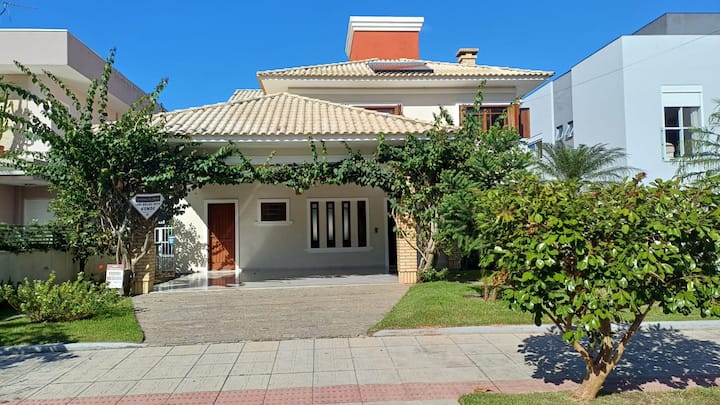 Casa Com Piscina Em Condomínio - Brazil