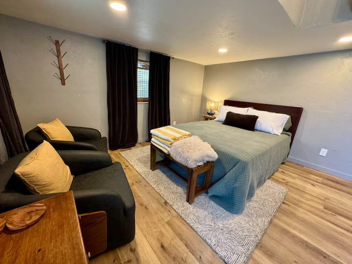 Modern Luxury Getaway W/ Private Hot Tub | New - Stillwater, OK