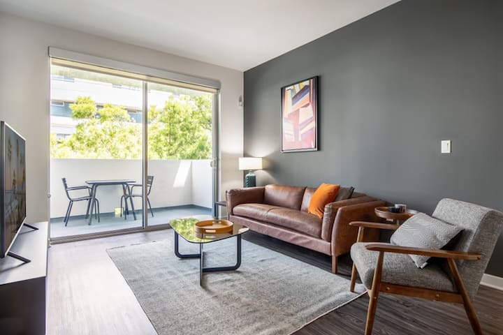 2 Bedroom 2 Bath Free Parking! - Santa Monica, CA