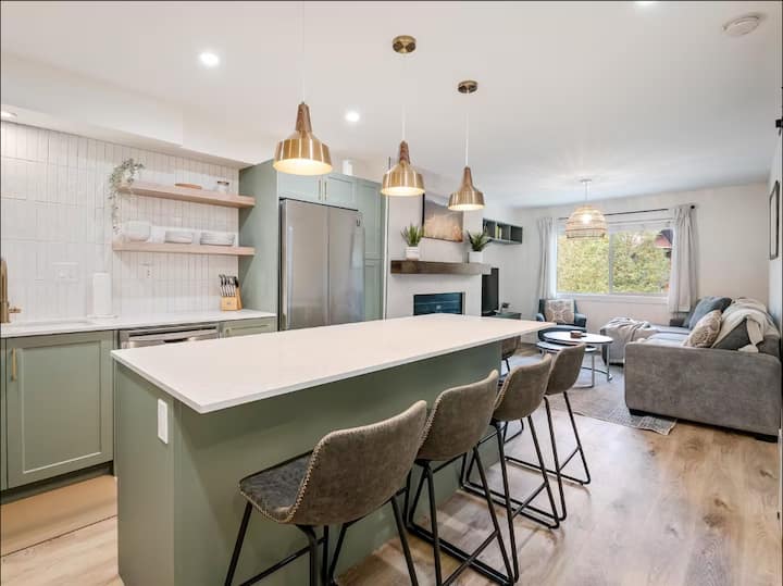 Entire Upstairs House In Prince George, Bc - Prince George