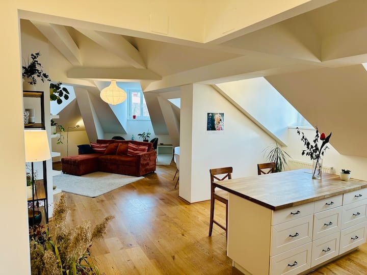 Elegant Attic Flat In Vienna’s Cultural Quarter - Wien