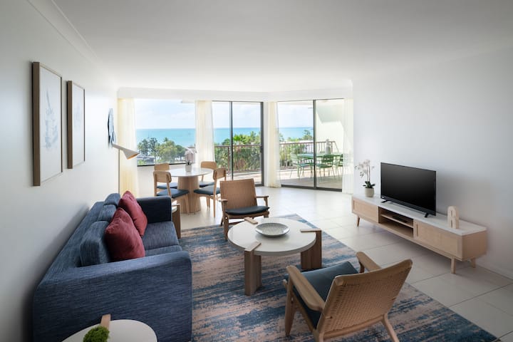 Stunning Two Bedroom Ocean View Apartment - Airlie Beach