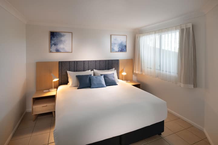 Stunning Two Bedroom Ocean View Apartment - Airlie Beach