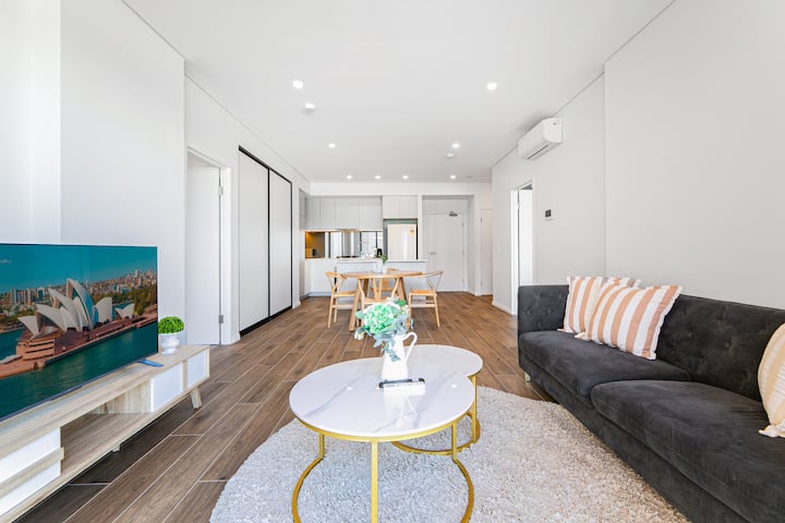 Modern & Convenient Rouse Hill 2 Bed - Windsor, Australia