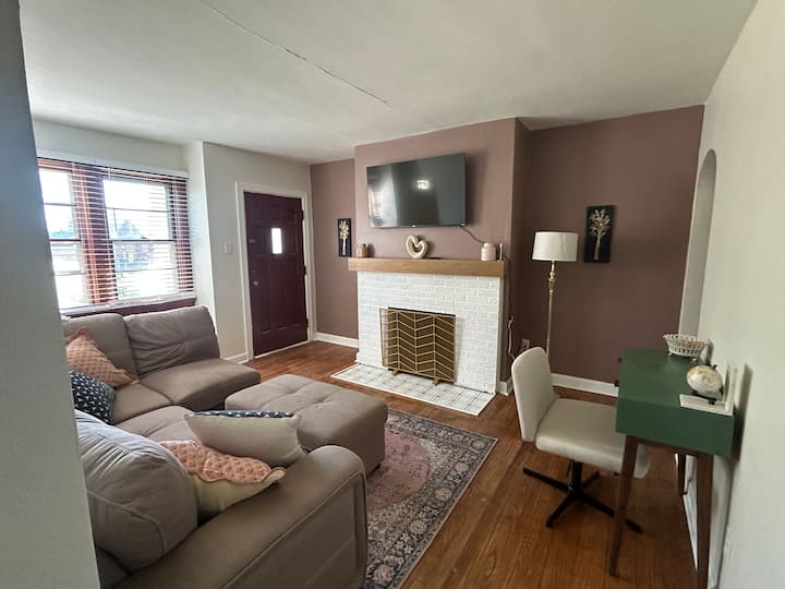 Cozy Cottage - Belleville, IL