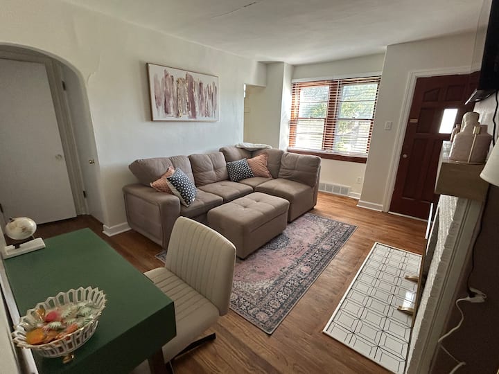 Cozy Cottage - Belleville, IL