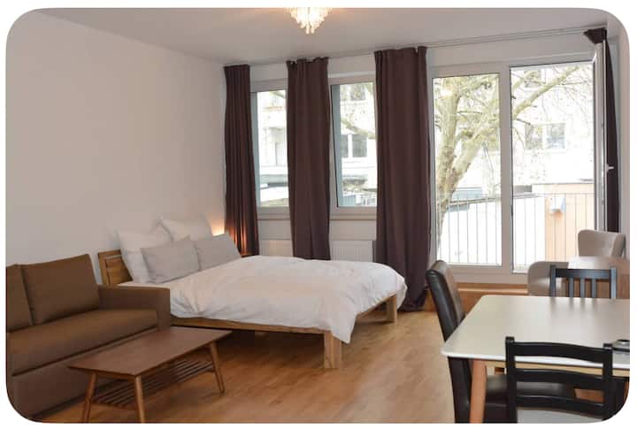 Quite Comfortable Flat In Heart Of Koln Neumarkt - Colônia
