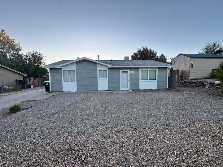 Newly Remodeled Cozy Home - Bloomfield, NM