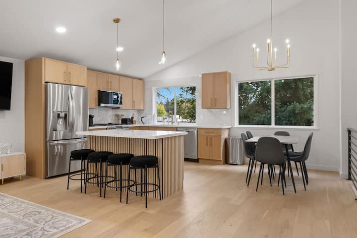 Family-friendly Kirkland Getaway |Big Yard + Games - ボセル, WA