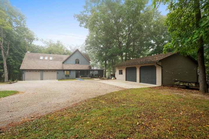 Marquis Ritaville On Mill Creek Lake - Illinois