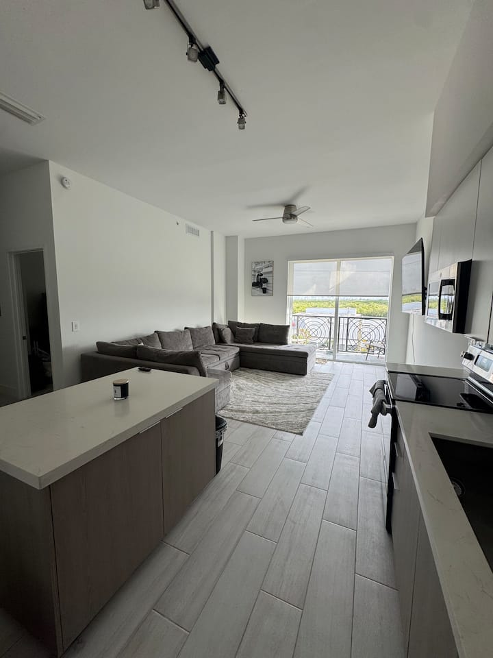 Luxury Meets Comfort - Dania Beach, FL