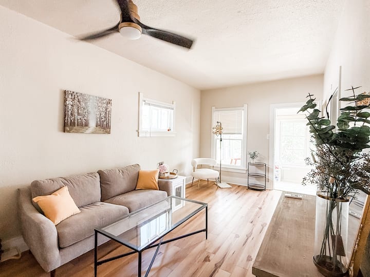 Dreamy Downtown Stay - Cheyenne, WY