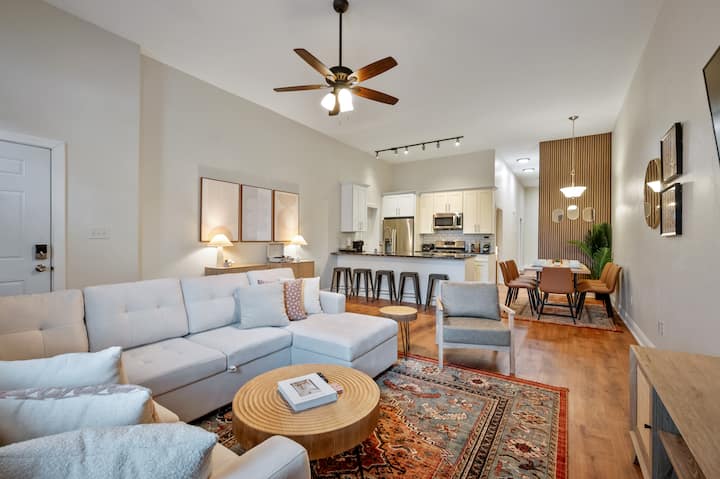 Upscale 3br~heart Of Lawrenceville~parking & Patio - Pittsburgh, PA