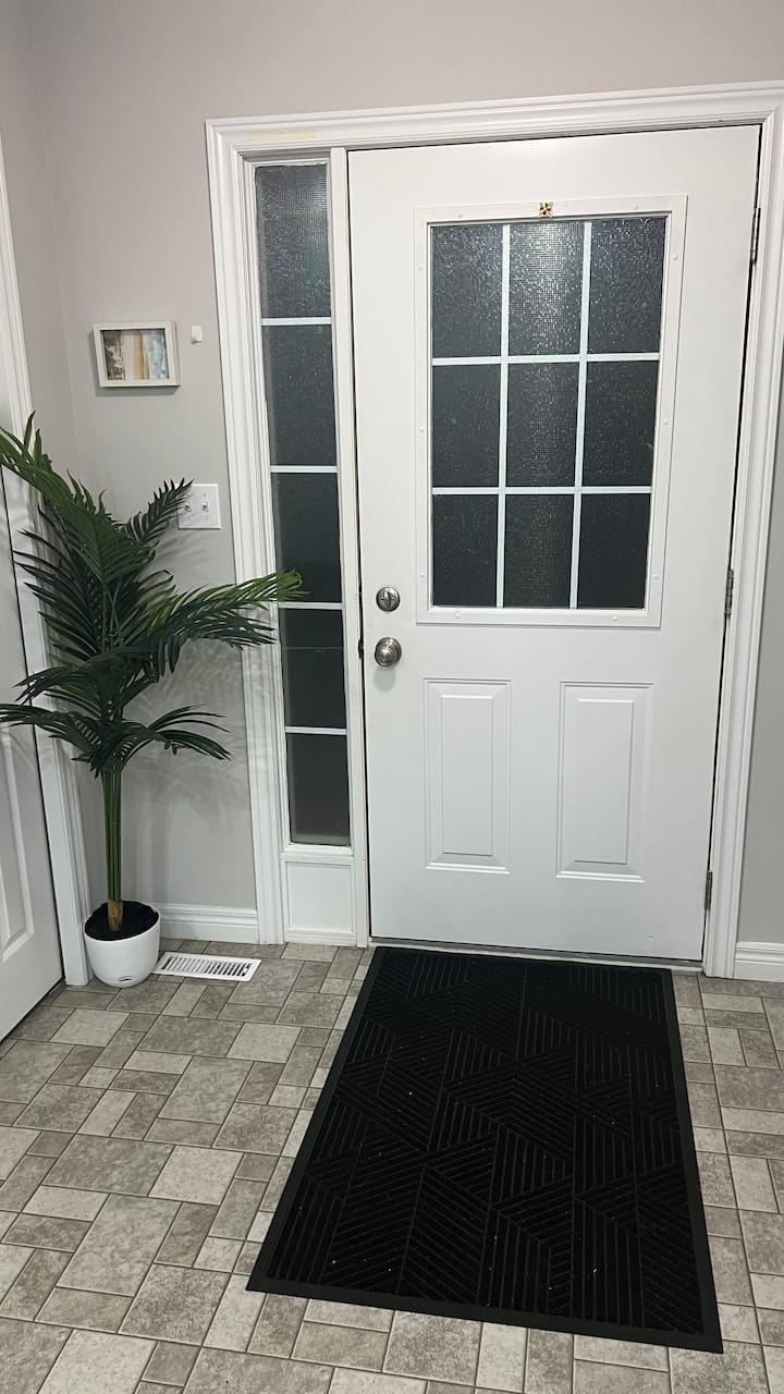 One Bedroom. Closer To Toyota And 401. - Woodstock
