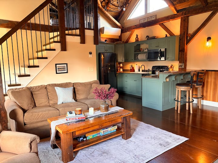 Eden Hill Retreat | Cozy Timberframe Stay - Vermont