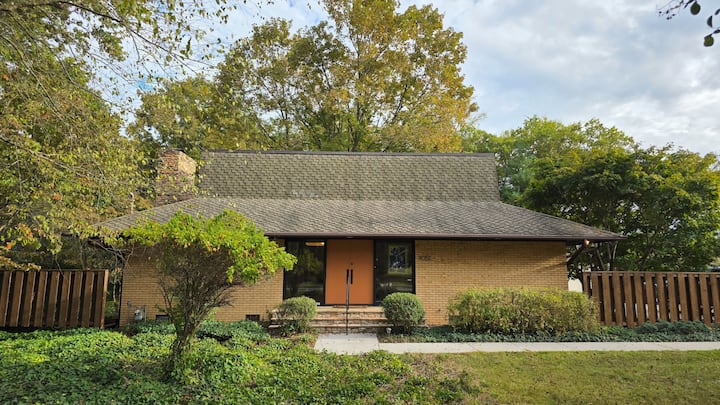 Mid-mod Retreat | Patio + Creek | 5 Min To Tys - Maryville, TN