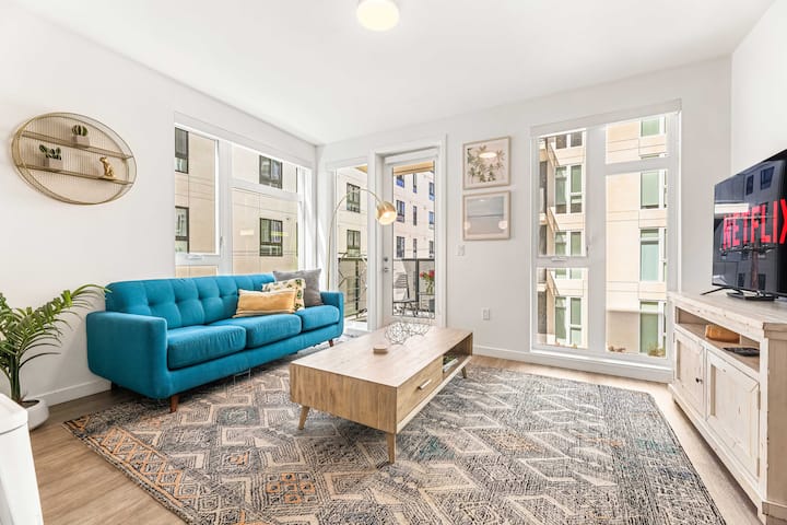 The K-town 2bd Haven - Hot Tub, Gym & Parking - Arts District - Los Angeles