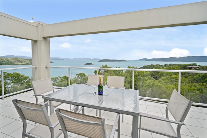 3 Bedroom Apartment With Stunning Views And Buggy - Hamilton Island