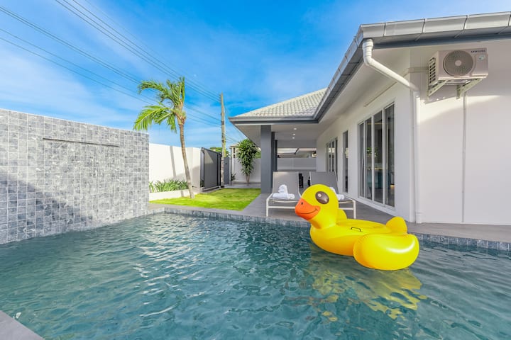 [2860]5卧6卫 · 豪华装修独栋泳池别墅 · 芭提雅市中心 · 靠近中天海滩 - Pattaya