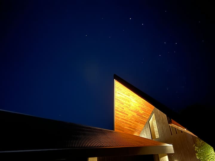 Architectural Valley Retreat -