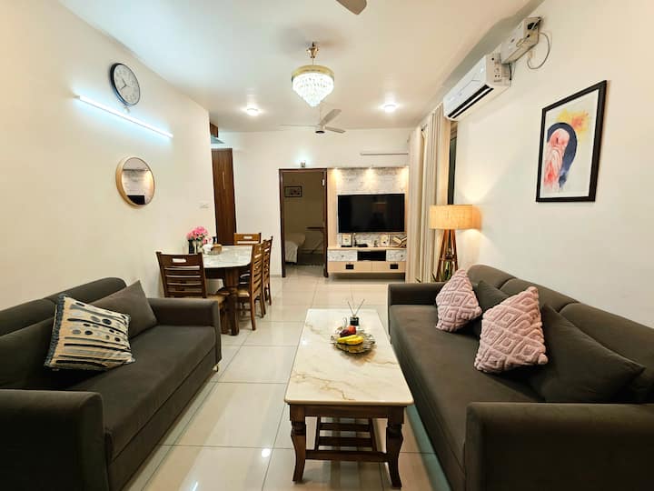 Cherry Blossom Hideaway|elegant 3bhk Cozy Ambience - 고아