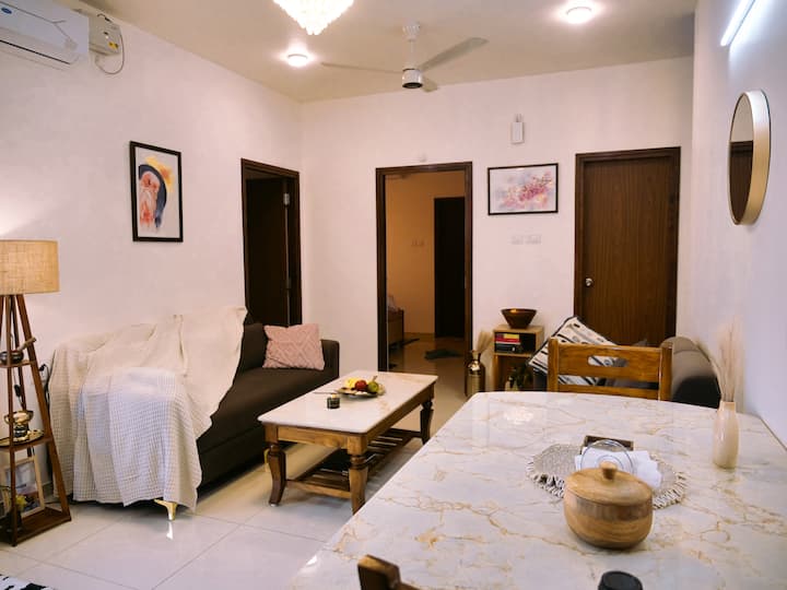 Cherry Blossom Hideaway|elegant 3bhk Cozy Ambience - Goa