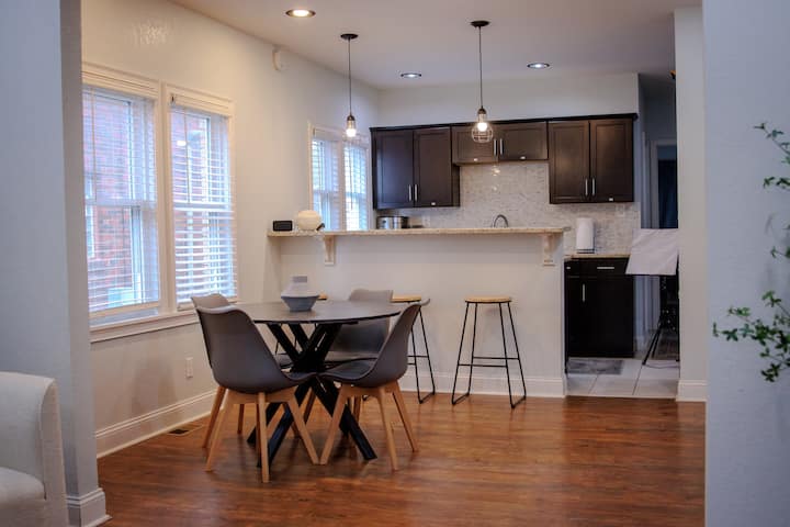 1 Br Modern, Luxury Apartment | In Rockford, Il - Rockford, IL