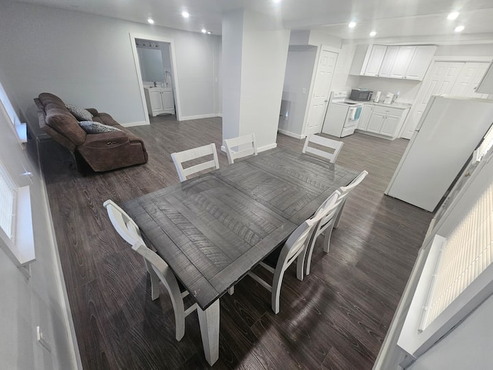 Close To Casinos Shopping Plaza And Hospitals. - Norwich, CT