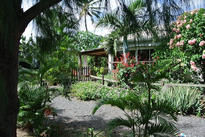 Ti Bois De Nèfles Coco-bougainvilliers - La Réunion