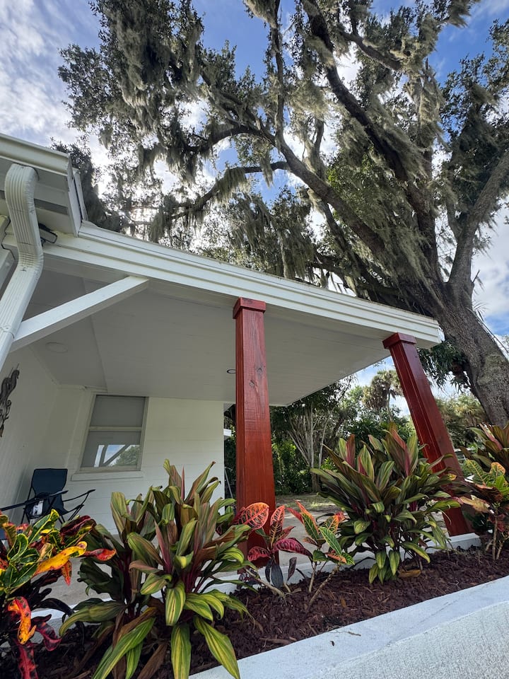 Garden Villa By The River - Fort Myers, FL