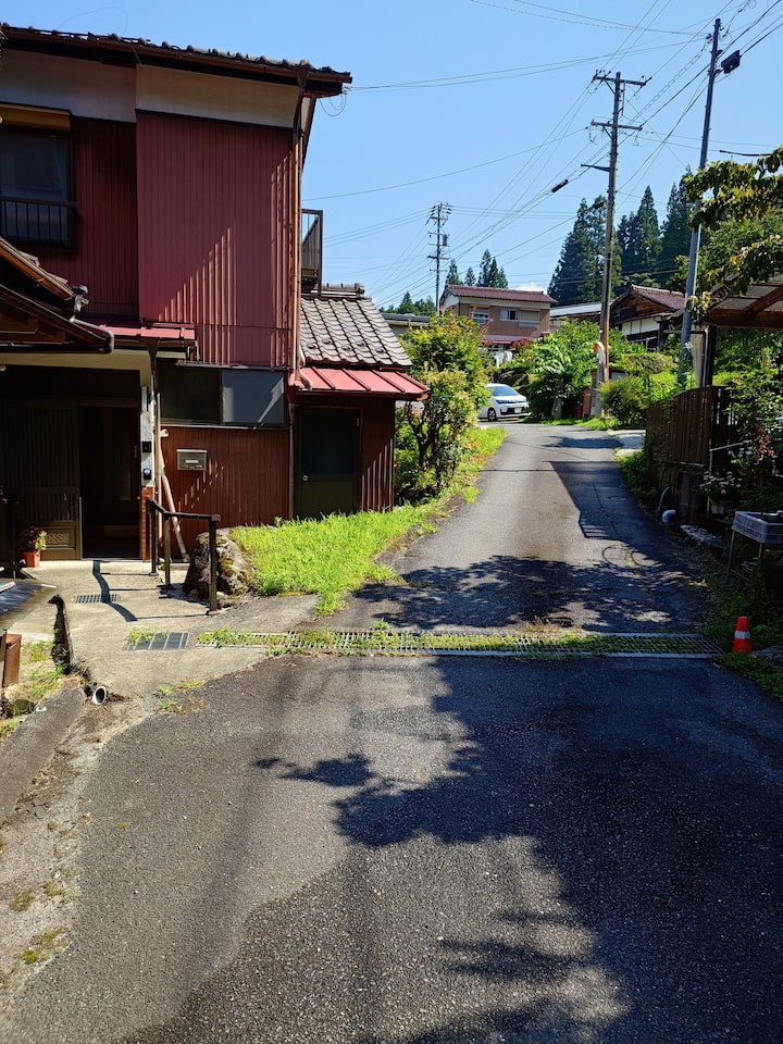 Phuong‘ｓ　House 

駅から徒歩6分。
妻籠宿,Sl公園や100年の橋があります。 - Nakatsugawa