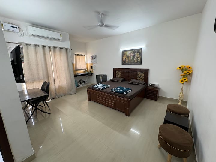 Budget Friendly Stay Near Prem Mandir | Ac | Wifi - Vrindavan