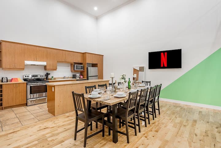 Steps To Basilica, Dining, Metro & Old Port Charm - Montreal