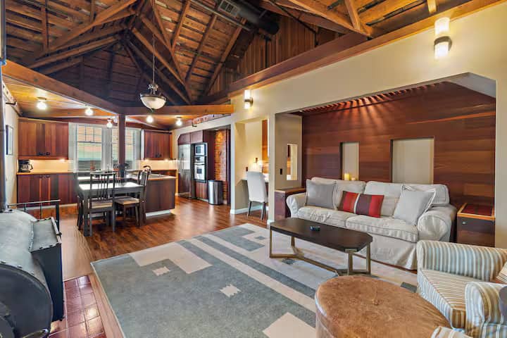 Chic Little Flat In Arcata - Arcata, CA