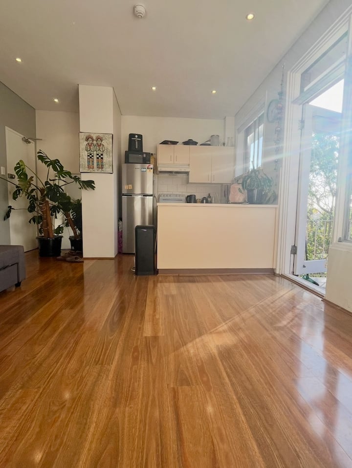 Nestled Tree, Quiet, Beach! - Manly