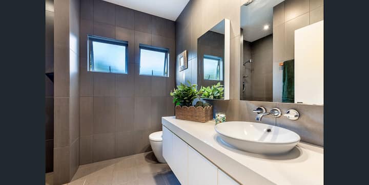 Beach Retreat-1 Bed, Near Golf Course At Yaroomba - Sunshine Coast Queensland, Australia