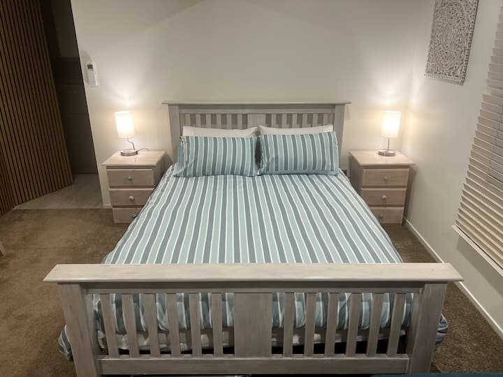 Quiet, Secluded, Queen Waterfront Suite - Tauranga