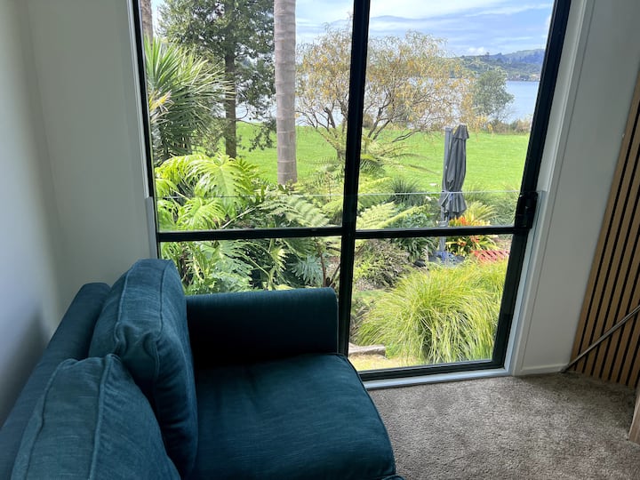 Quiet, Secluded, Queen Waterfront Suite - Tauranga
