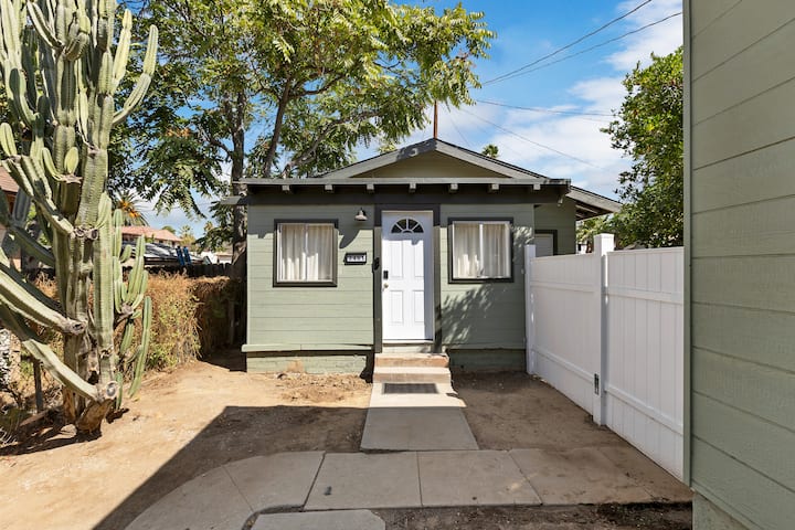 2br Tiny Home Near Mission Inn Festival Of Lights - Jurupa Valley, CA