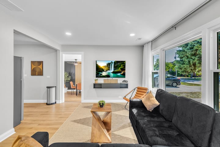 Cozy 3br Retreat With Grill • Near O’hare Airport - Des Plaines, IL