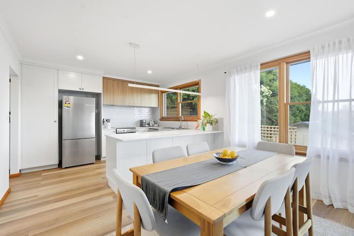 Water Views & Style By The Bay - Hobart