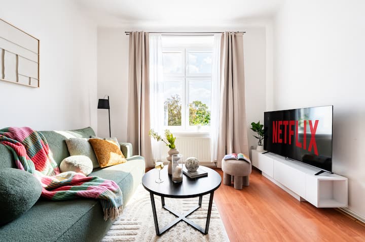 1bdr Apt. W/ Tv & Netflix • 200 Mbs Wi-fi - Prague