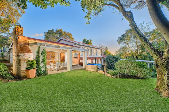 Priv Boomed Estate | Groups & Gatherings | Hot Tub - Randburg