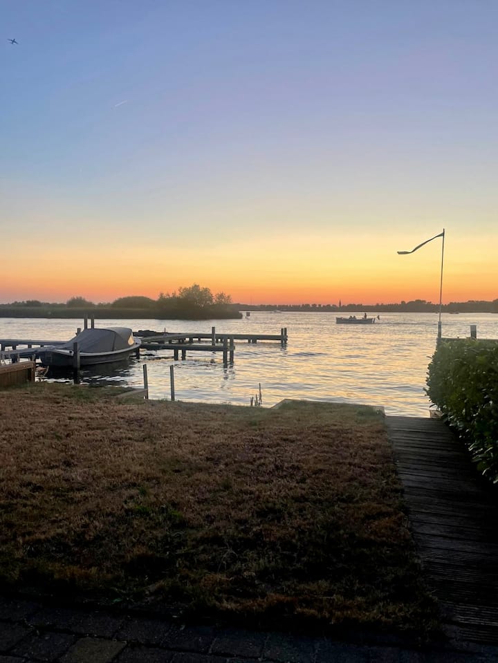 Lakeside House With Terrace & Parking - De Kaag - Lisse