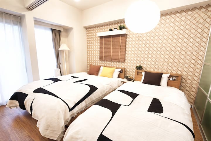 【Newop】高松駅徒歩5分/島めぐり拠点に最適/貸切/最大4名/可愛く落ち着くアートの部屋/31㎡ - Takamatsu