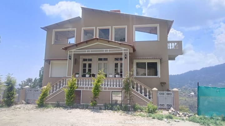 Tranquil Taal Cottage: Scenic Bhimtal Hill Retreat - Bhimtal