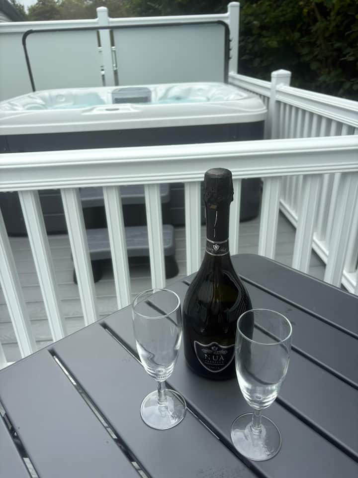 Dog Friendly Home In Yorkshire With Hot Tub - Settle